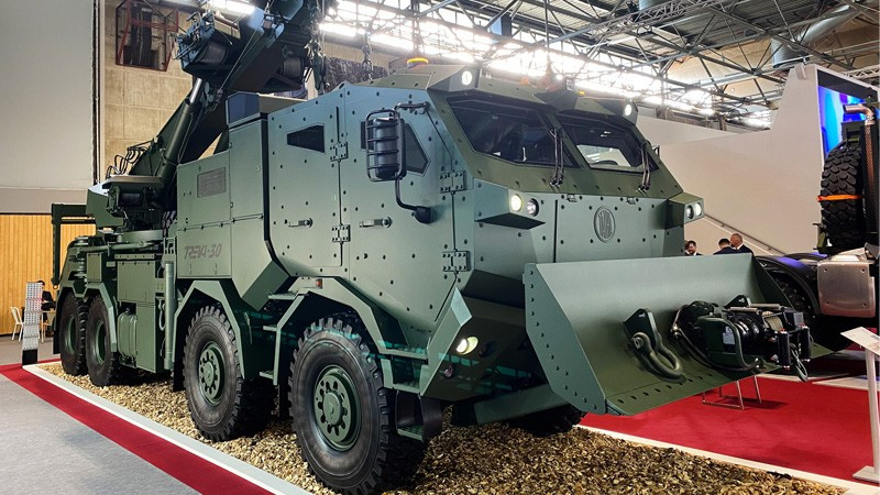 New Czech recovery and evacuation vehicle TREVA-30 on Tatra Force 8x8 ...