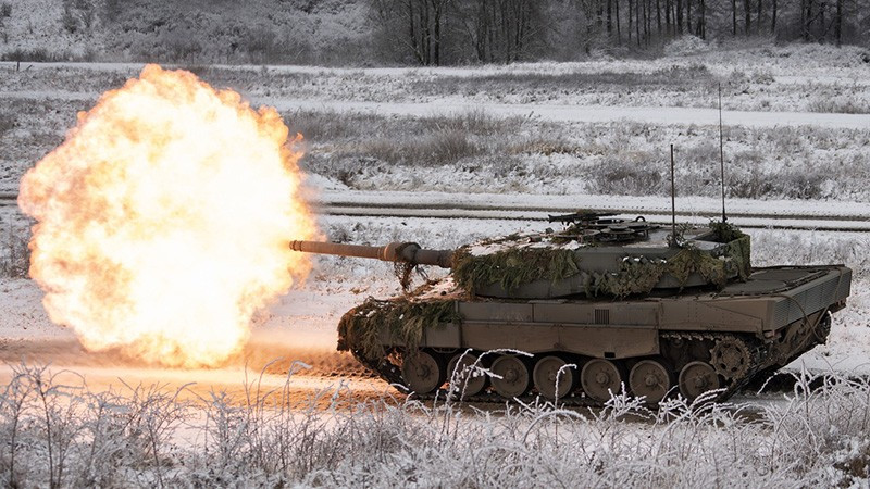 Reportage on the first training of our tankers with Leopard 2A4 ...
