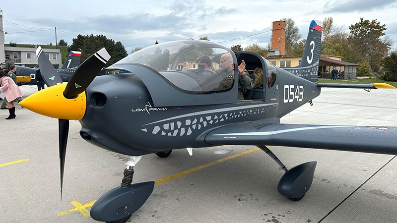 LOM PRAHA Flight Training Center takes delivery of Its first new Zlín ...